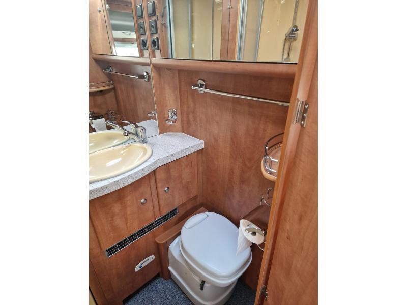 Carthago Chic T47 uit 2007 te koop op CampersCaravans.nl.