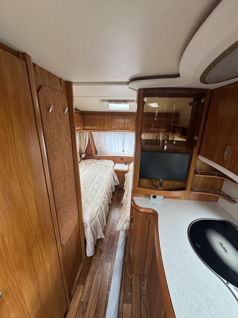 Hobby Caravans 495 ul uit 2008 te koop op CampersCaravans.nl.