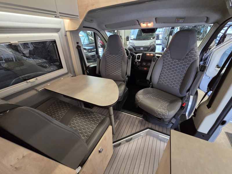 Clever Runner 640 Lang bed 205 cm ! Leder te koop op Campers.nl