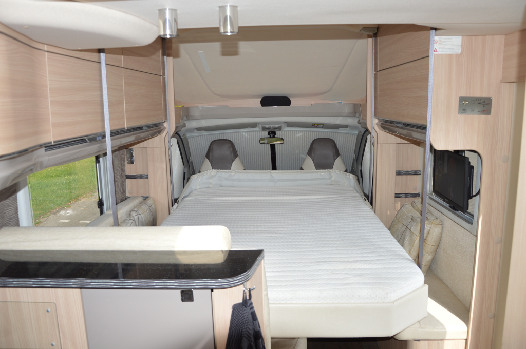 Bürstner S.A. IXEO It680G uit 2016 te koop op CampersCaravans.nl.